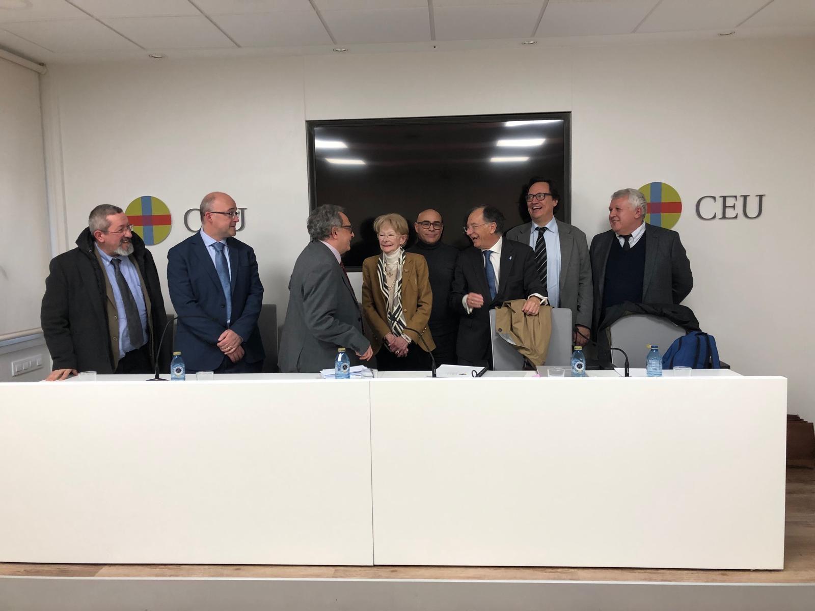 Defensa de una tesis sobre religiosidad en la posmodernidad codirigida ...